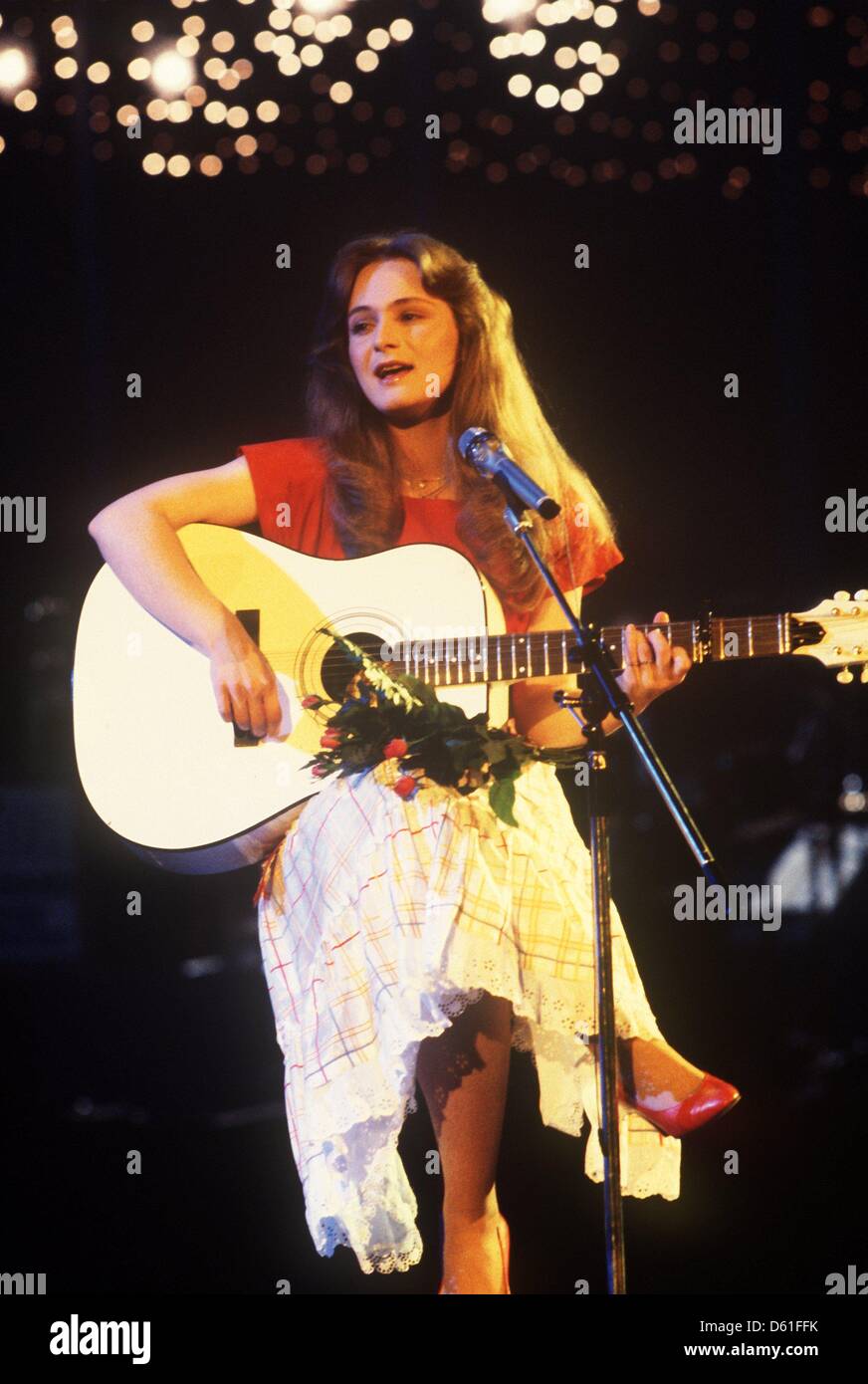 (DATEI) Eine Archivfoto vom 30. April 1982 zeigt deutsche Sängerin ...