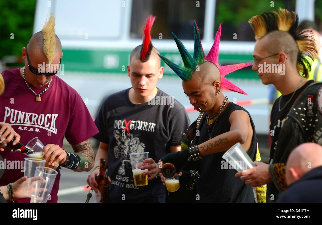 Berlin punks on may in -Fotos und -Bildmaterial in hoher Auflösung – Alamy