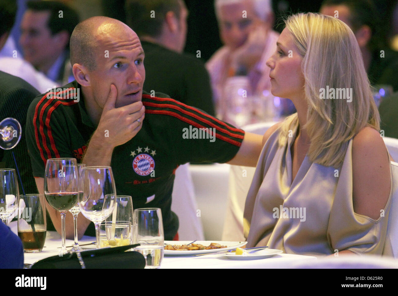 Arjen robben and wife bernadien -Fotos und -Bildmaterial in hoher ...