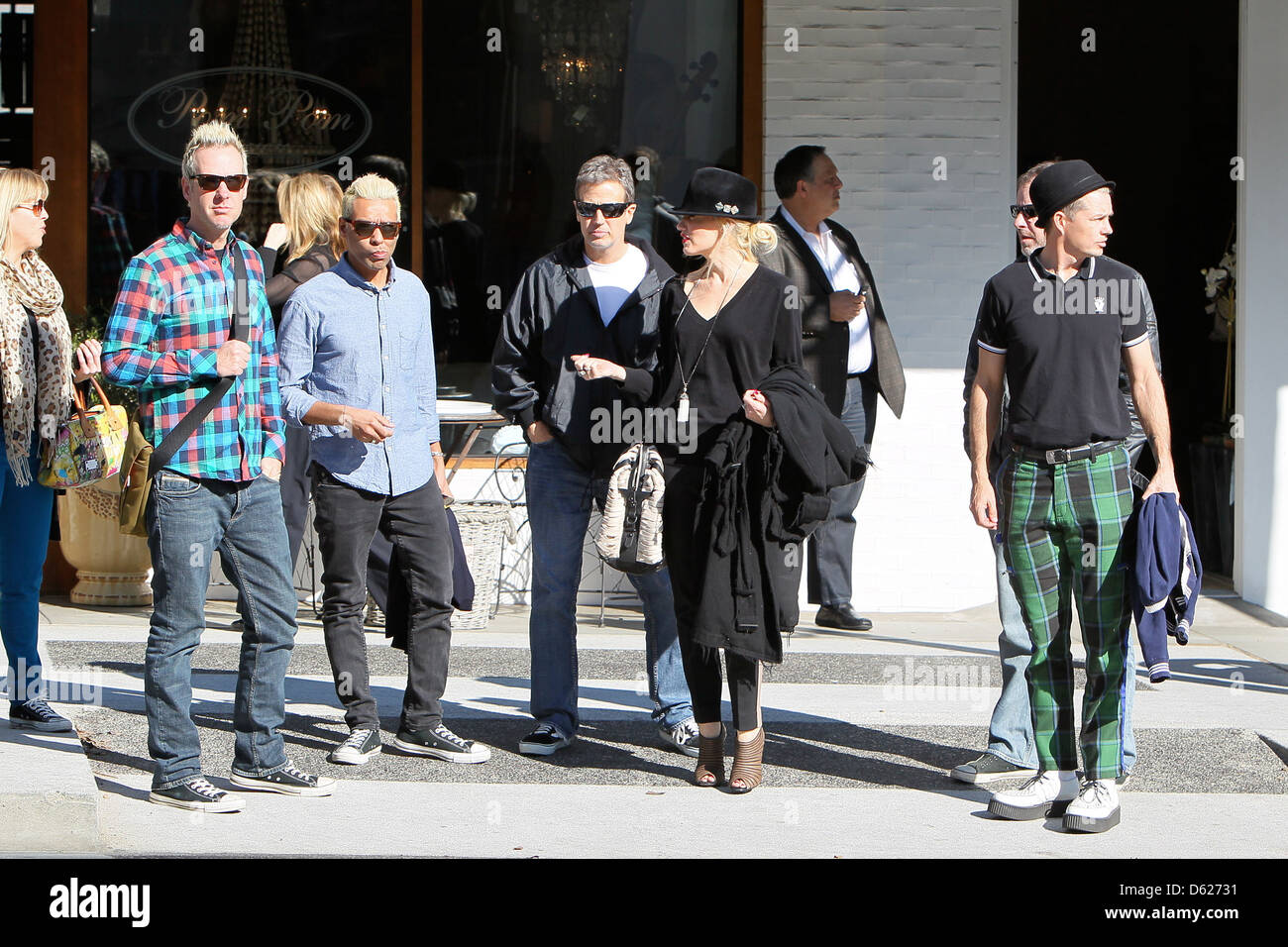 Tom Dumont, Tony Kanal, Gwen Stefani, Adrian jung verlassen Mittagessen ...