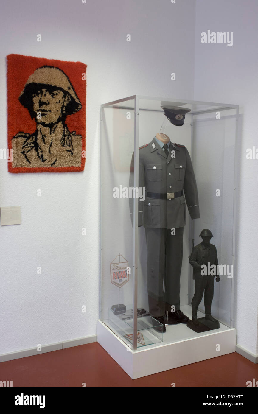Ein Soldat in Uniform, eine Ausstellung im "Haus 1" das ministerielle ...