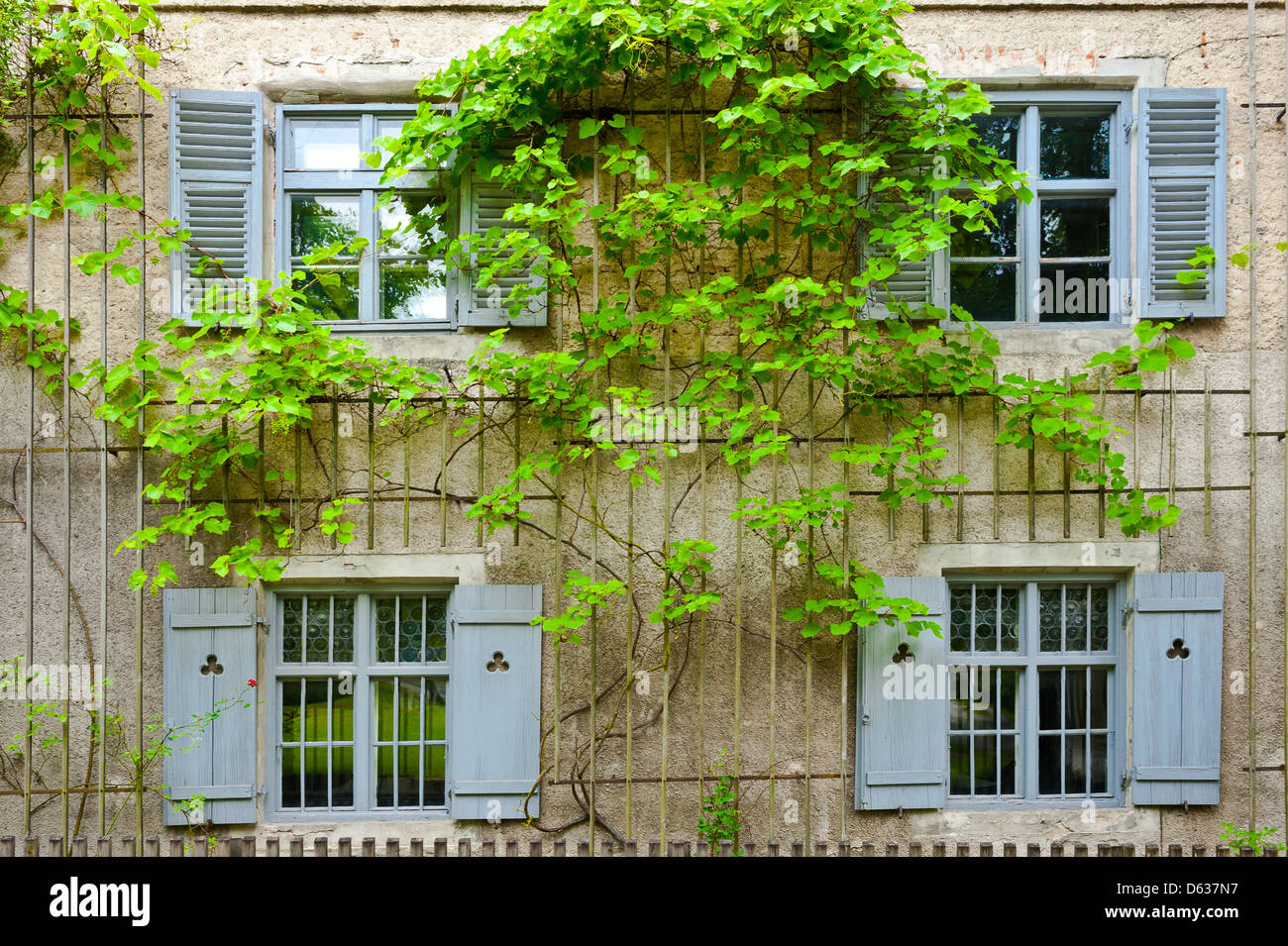 Holzfassade bayern -Fotos und -Bildmaterial in hoher Auflösung - Seite 2 - Alamy