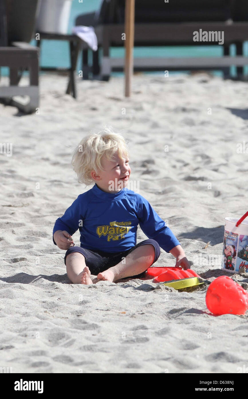 Amadeus Becker Lilly Becker verbringt den Tag am Strand mit ihrem Sohn ...