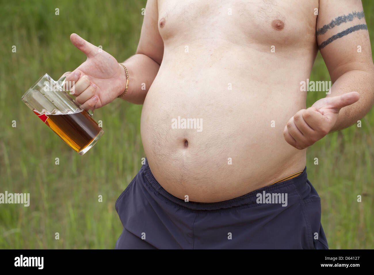 Der bierbauch -Fotos und -Bildmaterial in hoher Auflösung – Alamy