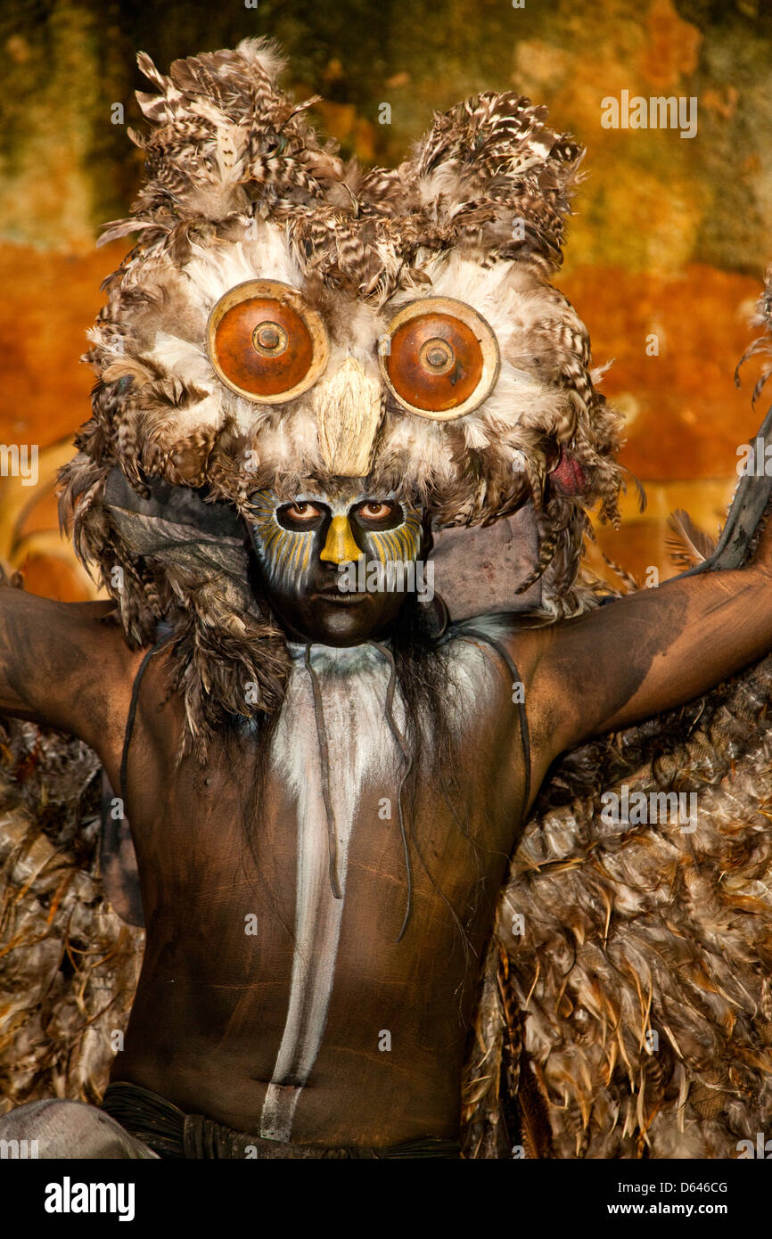 Maya-Tänzerin, eine Eule, Symbol des Todes in der Maya-Mythologie ...