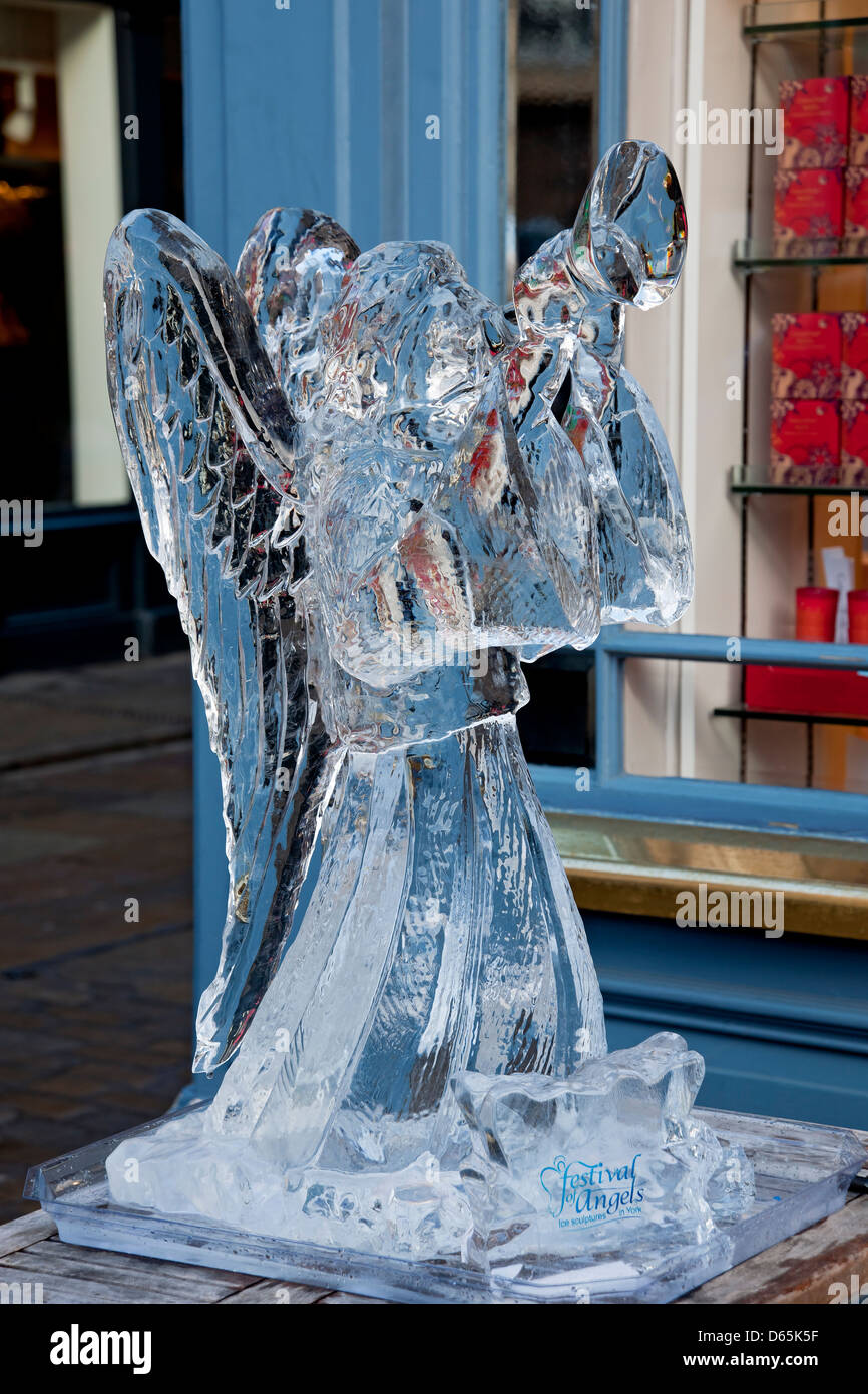 Angel sculpture ice -Fotos und -Bildmaterial in hoher Auflösung – Alamy