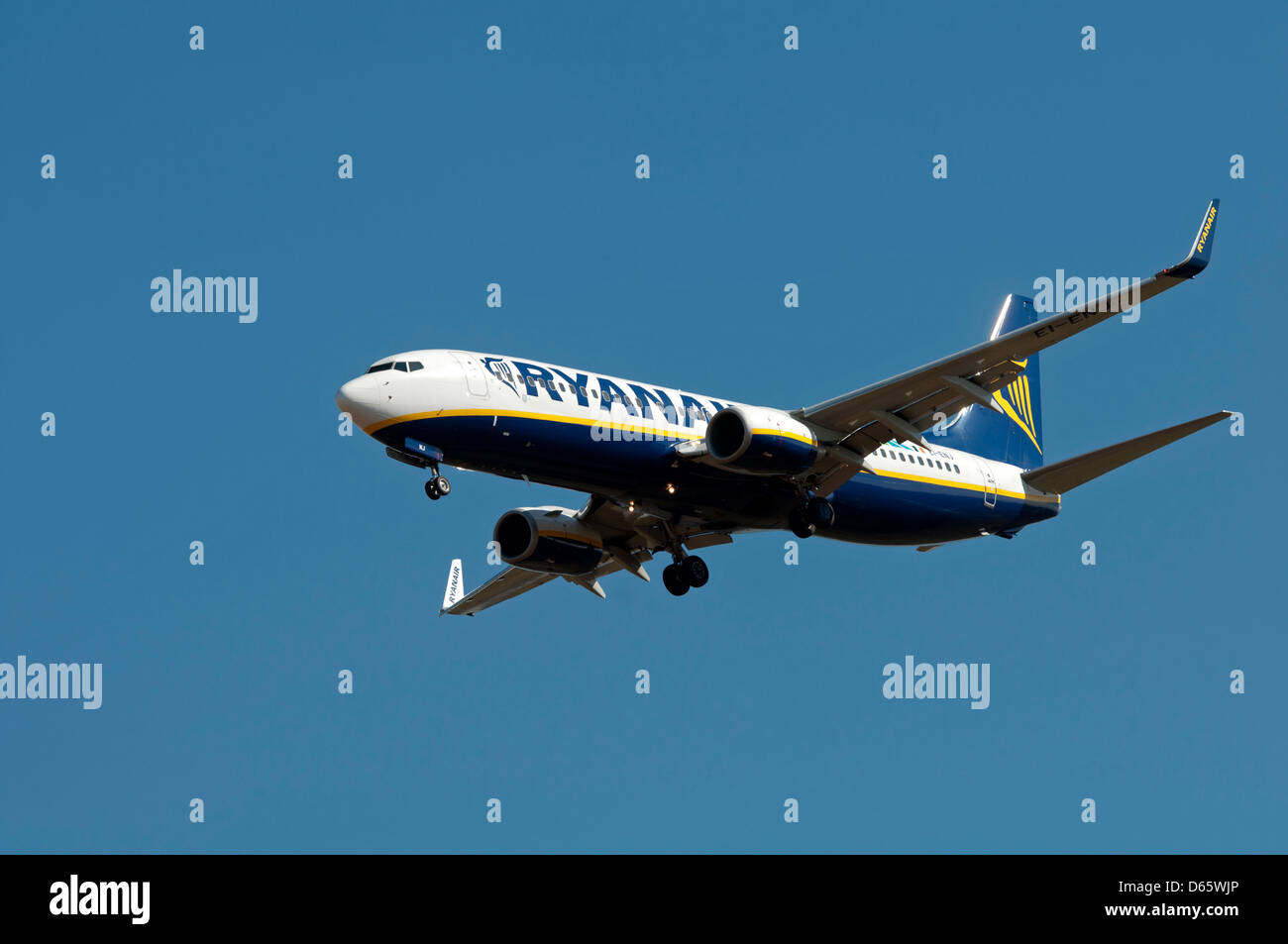 Boeing 737 800 ryanair flugzeug -Fotos und -Bildmaterial in hoher ...