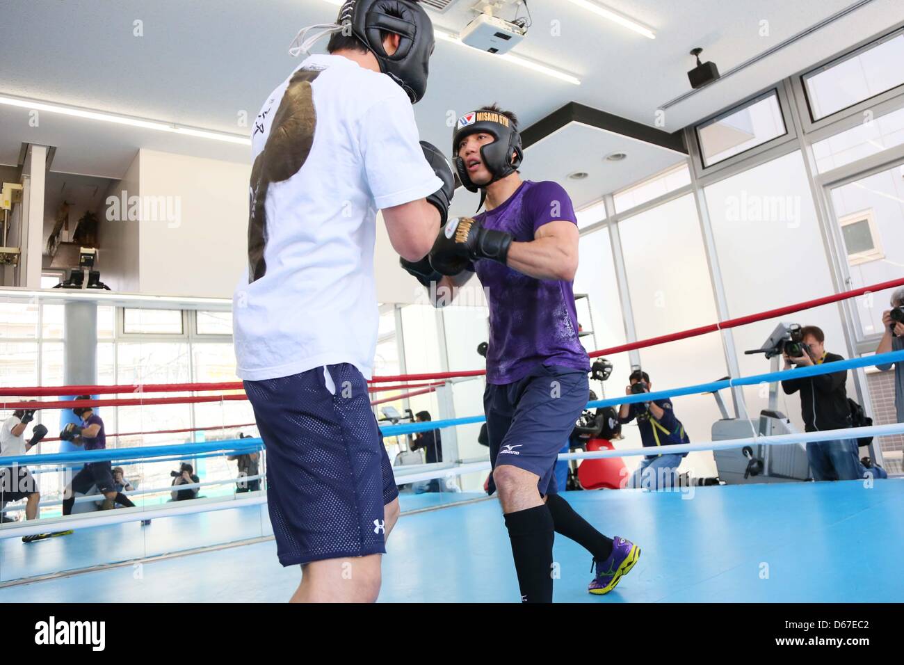 L-R Keita Obara, Ryota Murata (JPN), 13. April 2013 - Boxen: Ryota ...