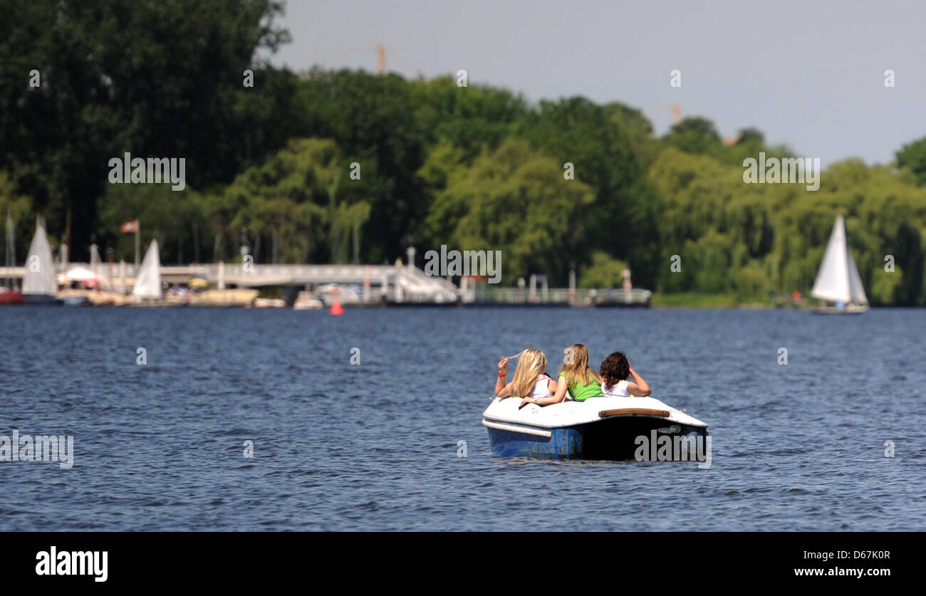 Tretboot fahren -Fotos und -Bildmaterial in hoher Auflösung – Alamy