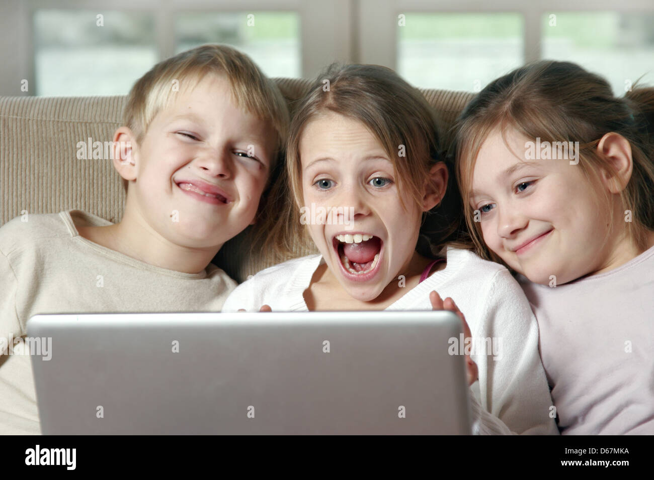 4 jahre altes mädchen video -Fotos und -Bildmaterial in hoher Auflösung ...