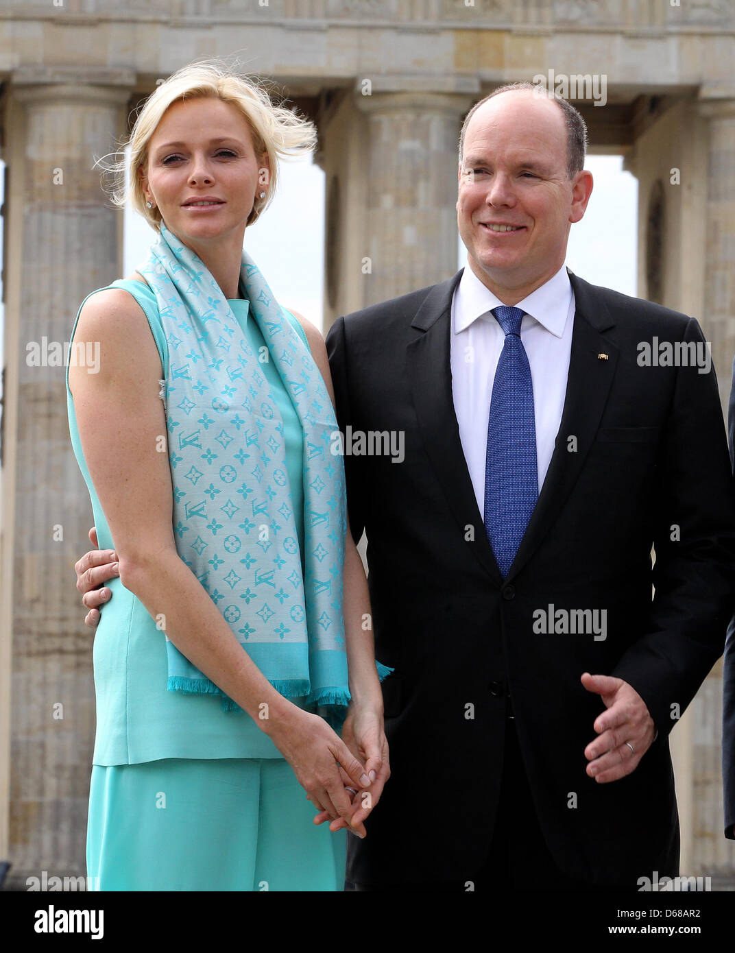 Prinz Albert II von Monaco und seine Frau Charlene besuchen Sie das ... Prinz Albert II von Monaco und seine Frau Charlene besuchen Sie das ...