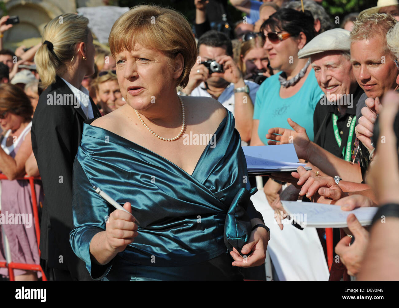 Bayreuther festspiele merkel -Fotos und -Bildmaterial in hoher ...