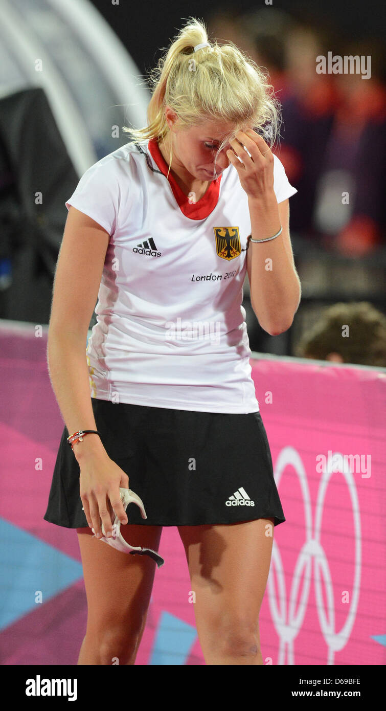 Deutschlands Kristina Hillmann reagiert nach dem Verlust der erste ...