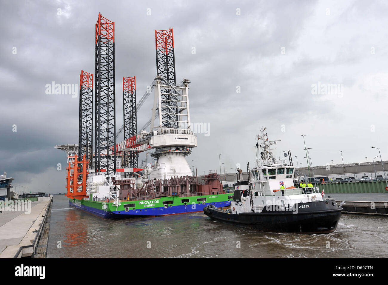 Der Kran Schiff 'Innovation' kommt in Bremerhaven, Deutschland, 06 ...