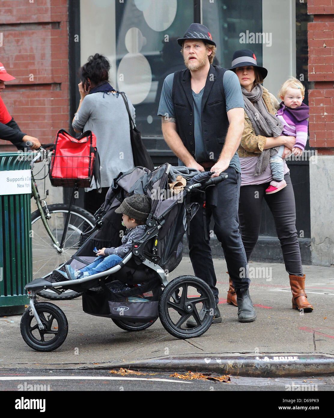 Renn Hawkey, Vera Farmiga, Gytta Lubov Hawkey und Fynn Hawkey Vera ...