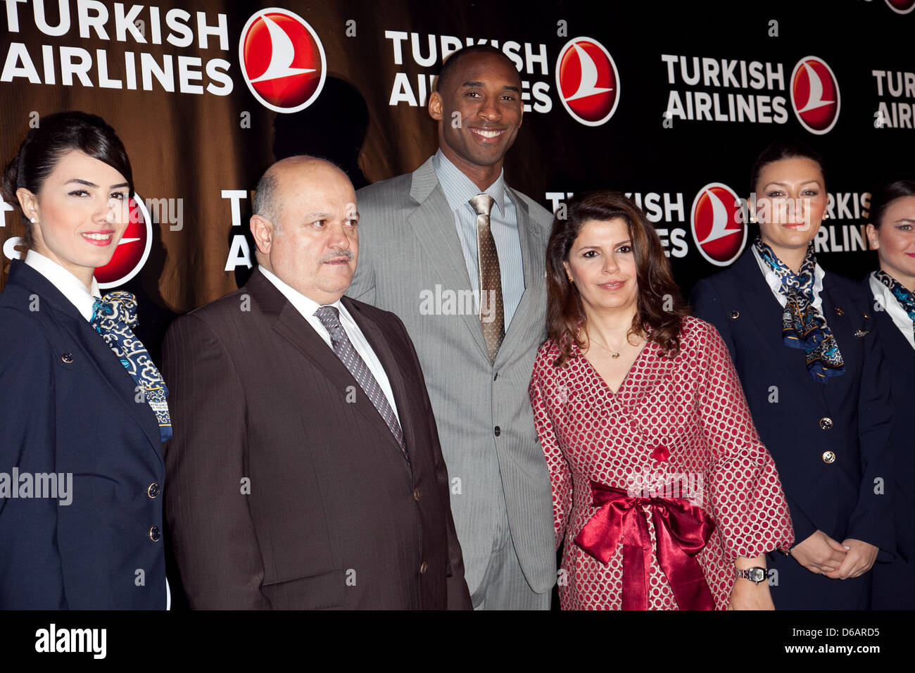 Hamdi Topcu, Kobe Bryant, Fatma Yuceler und Kabinenpersonal Kobe Bryant ...
