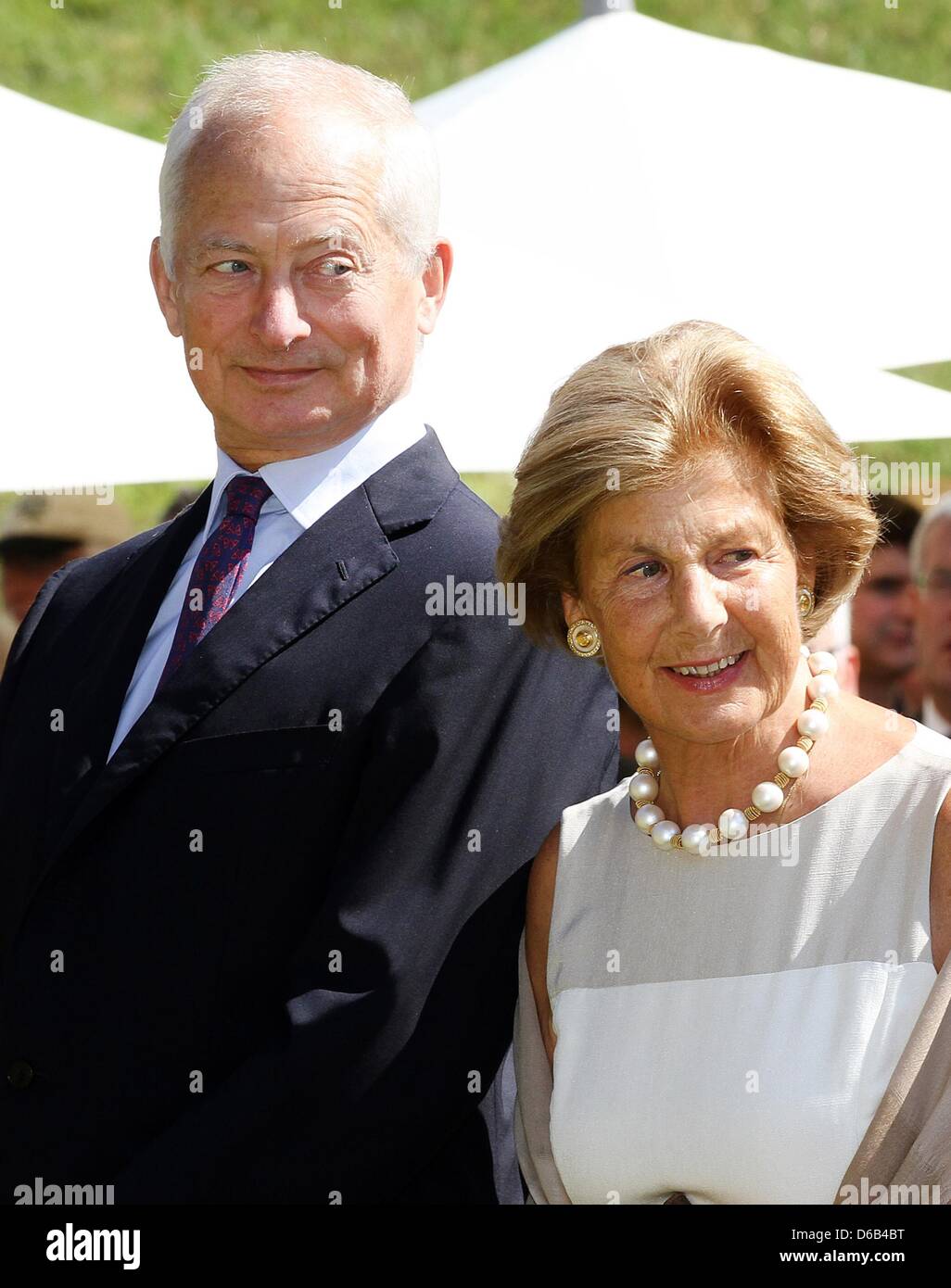Fürst Hans Adam II. und Prinzessin Marie besuchen die Feierlichkeiten ...
