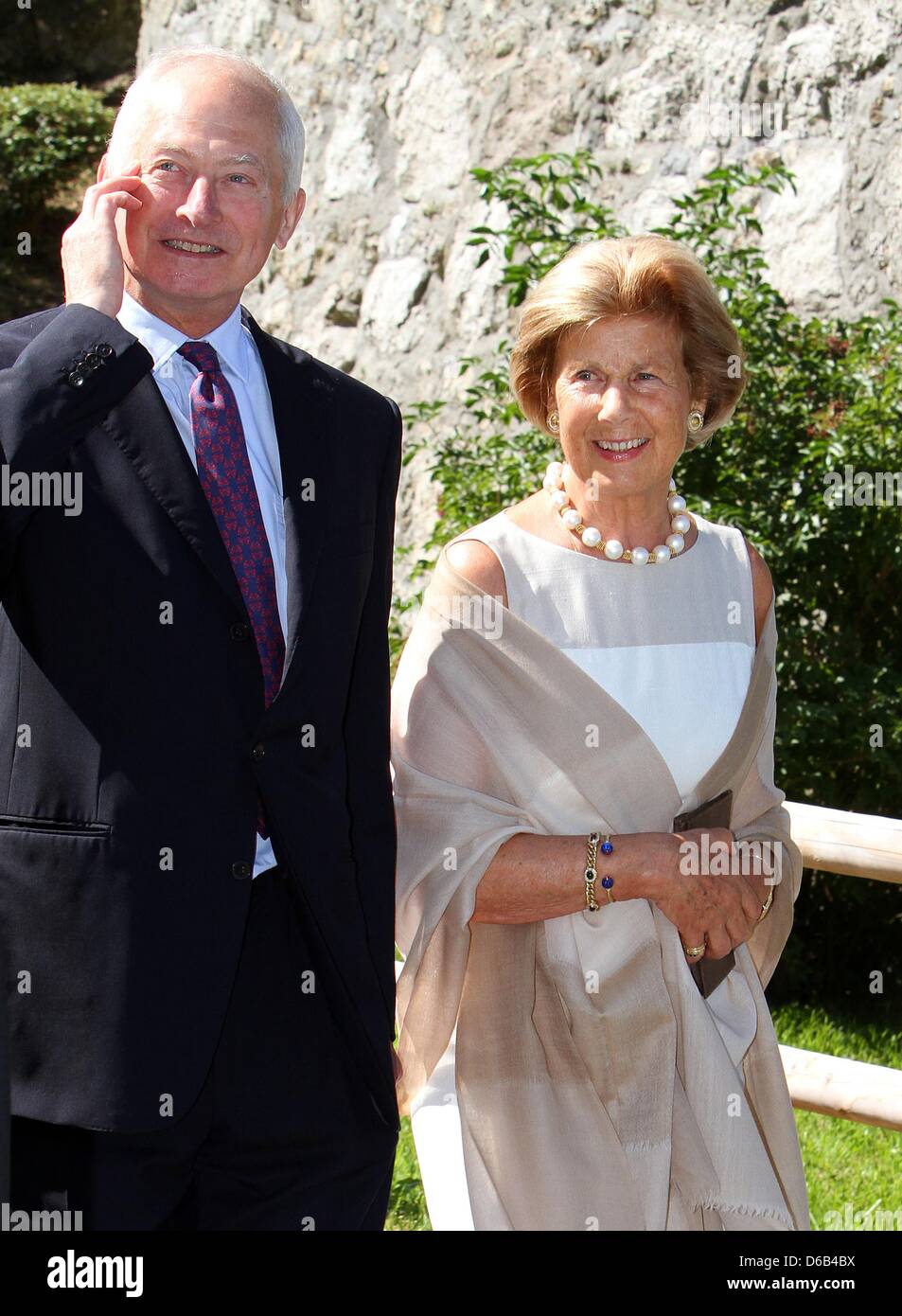 Fürst Hans Adam II. und Prinzessin Marie besuchen die Feierlichkeiten ...