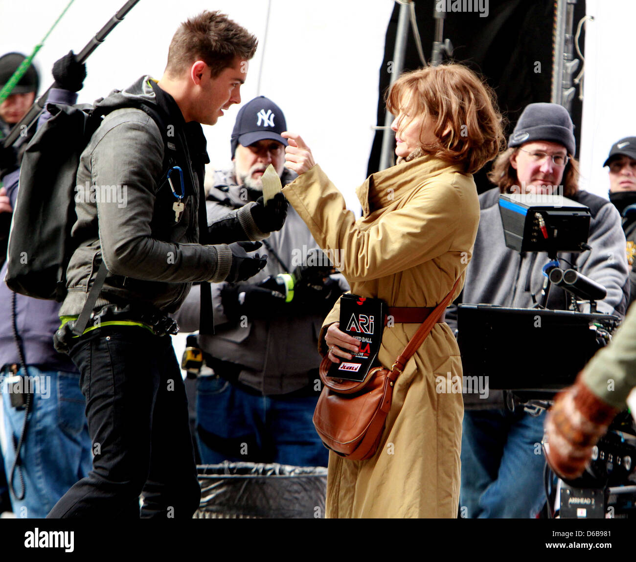 Zac Efron und Michelle Pfeiffer am Set ihres neuen Films "Silvester ...