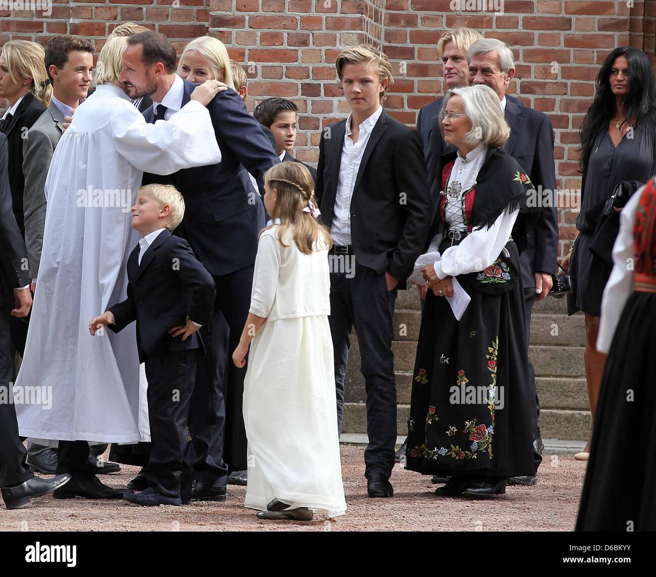 Kronprinz Haakon von Norwegen (4-L), Princess Ingrid Alexandra (FRONT ...
