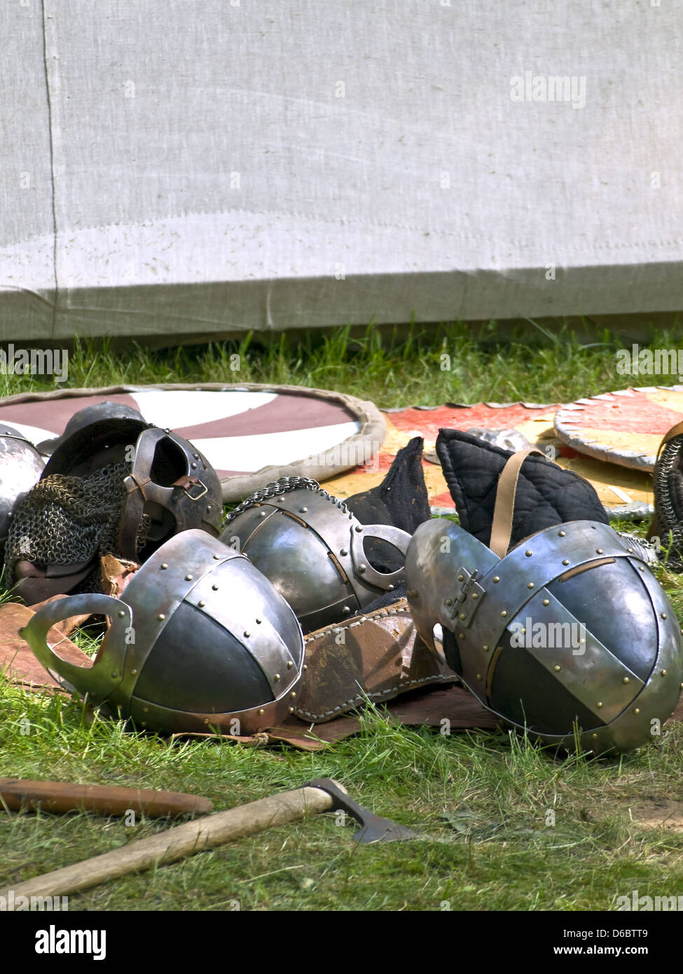 Ritter bewaffnet -Fotos und -Bildmaterial in hoher Auflösung – Alamy