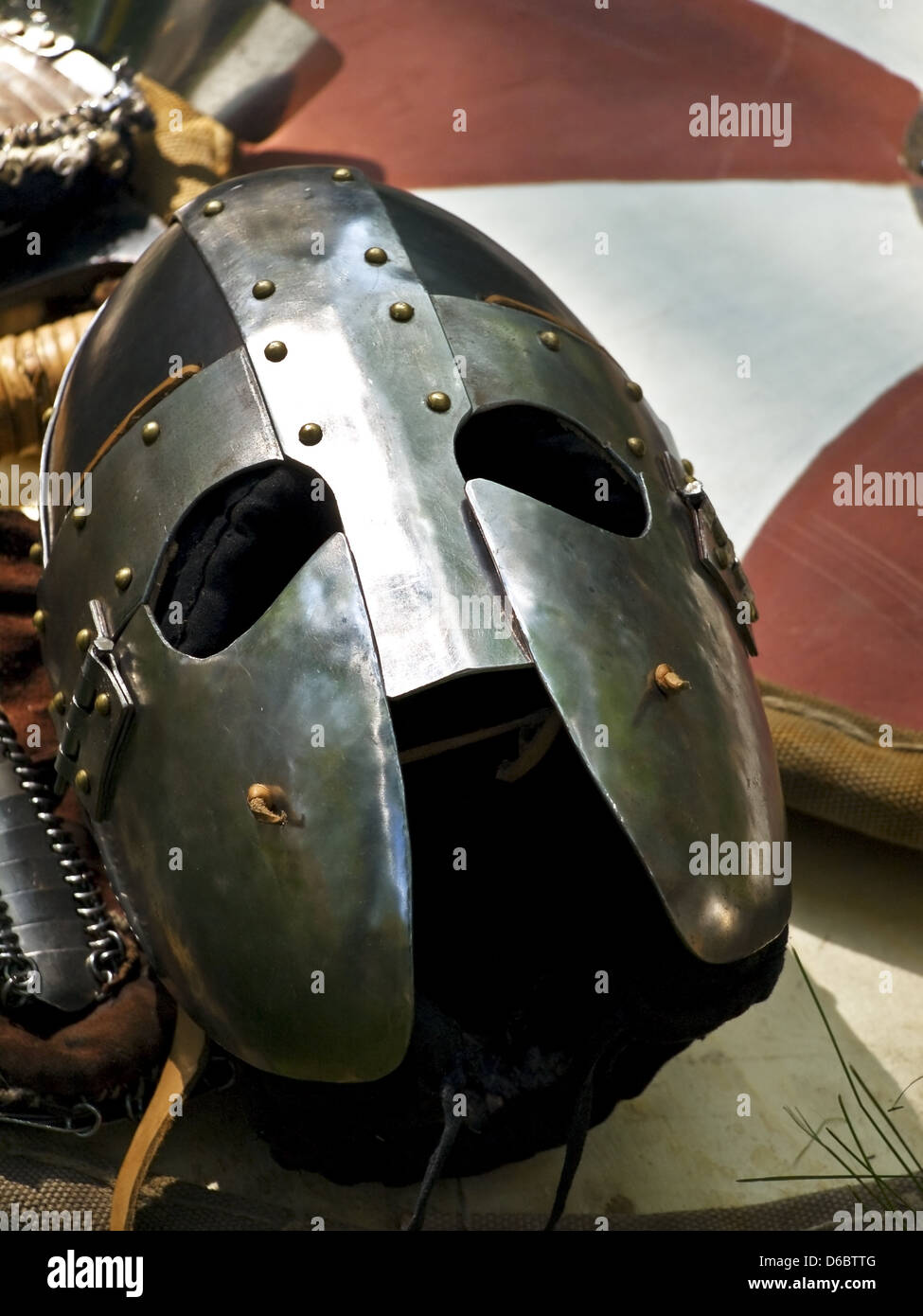 Metal helmet -Fotos und -Bildmaterial in hoher Auflösung – Alamy