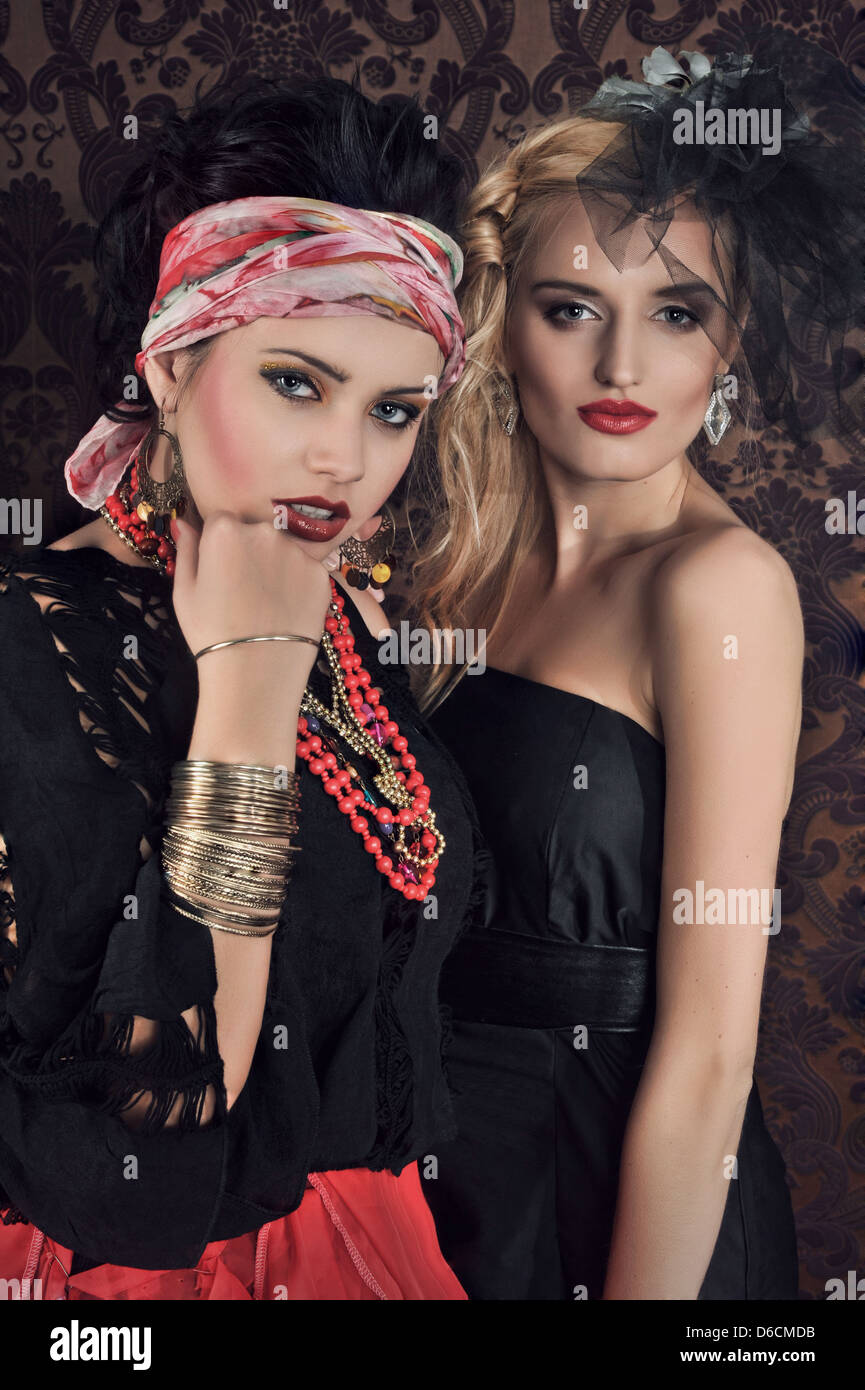 Zigeuner look -Fotos und -Bildmaterial in hoher Auflösung – Alamy