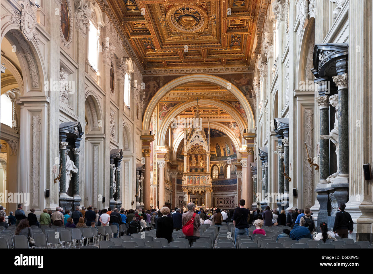 Interior of basilica of st john lateran -Fotos und -Bildmaterial in ...