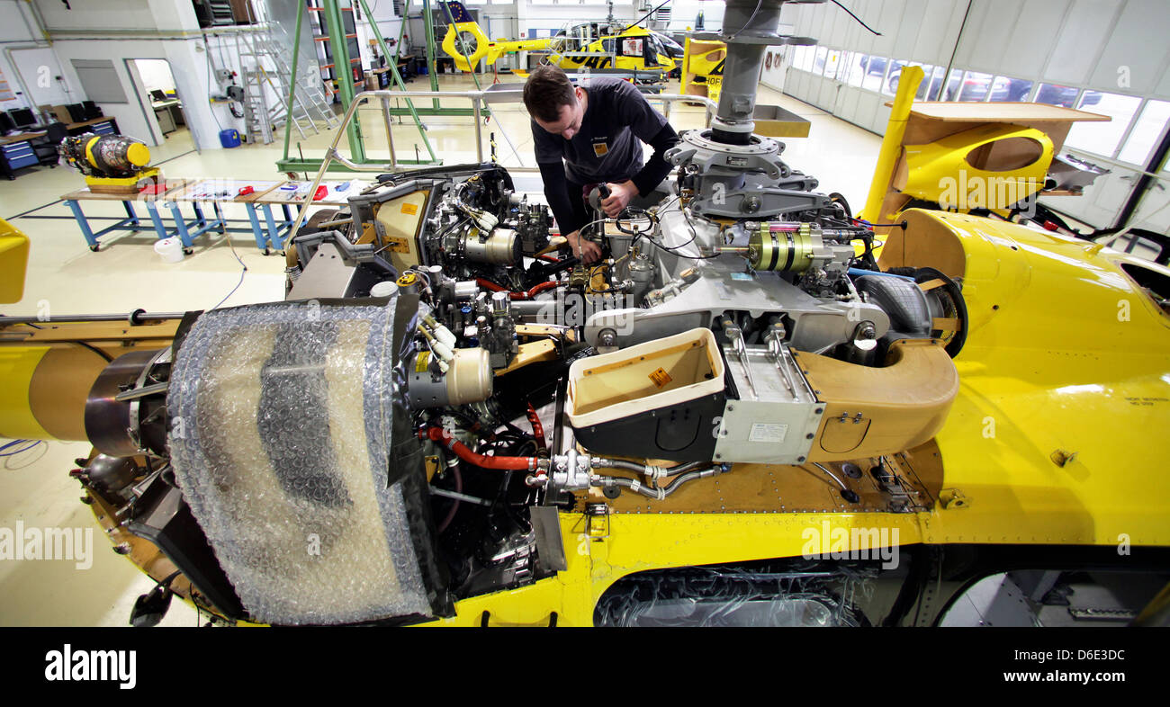Flugzeugmechaniker Michael Straube unterhält ein ADAC ...