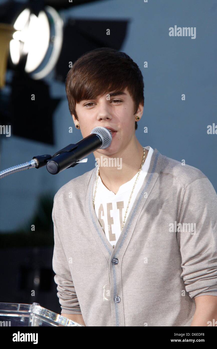 Sänger Justin Bieber besucht Michael Jackson Hand und Fußabdruck ...