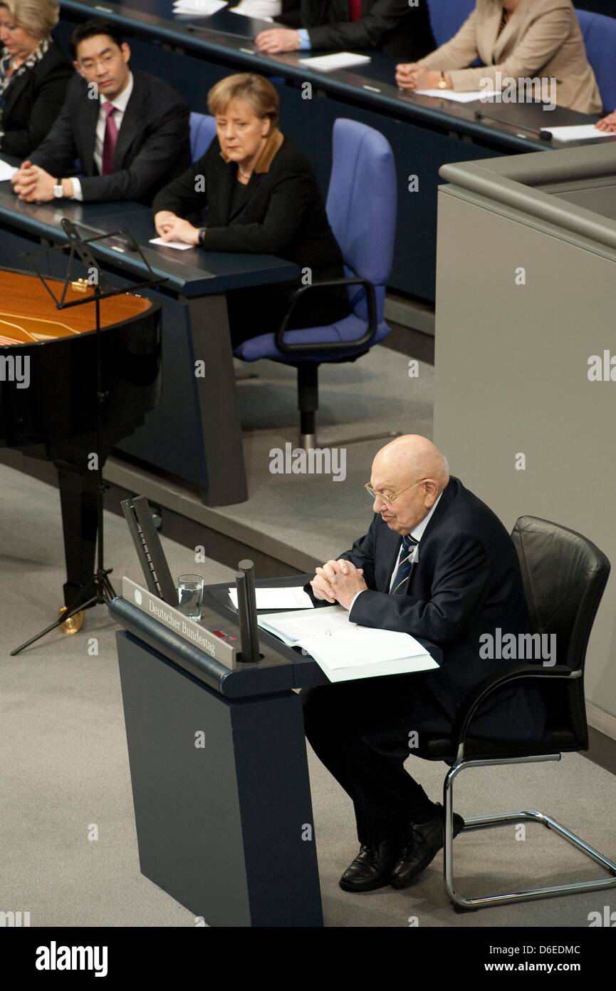Bundesminister für Wirtschaft und Technologie Phillip Roesler (L-R) und ...