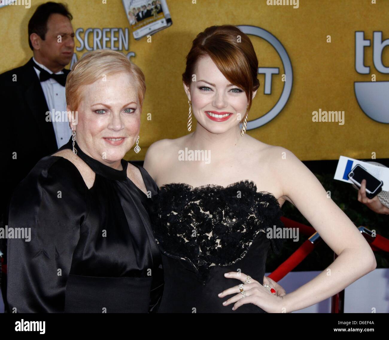 US-Schauspielerin Emma Stone und ihre Mutter Krista Stone teilnehmen ...