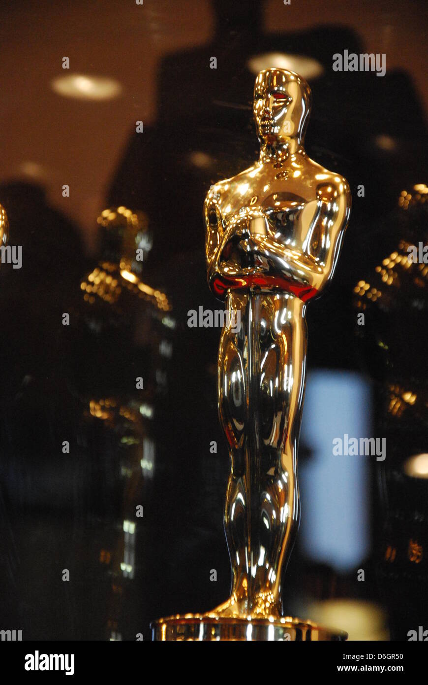 Oscar statuette -Fotos und -Bildmaterial in hoher Auflösung – Alamy