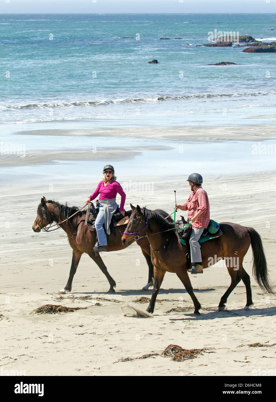 Strand und reiter -Fotos und -Bildmaterial in hoher Auflösung – Alamy