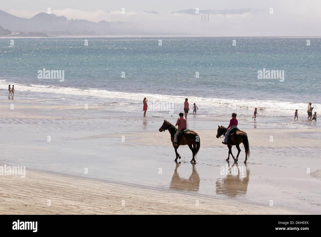 Strand und reiter -Fotos und -Bildmaterial in hoher Auflösung – Alamy