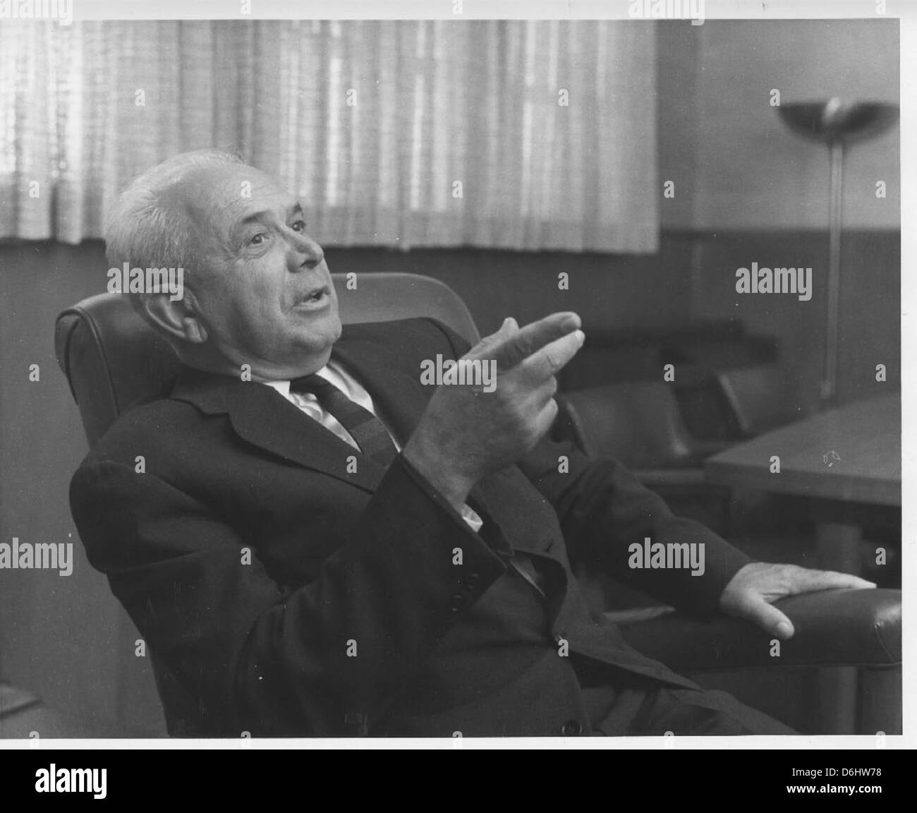 Dieses Foto zeigt T. Claude Ryan, eine Schlüsselfigur in der frühen ...