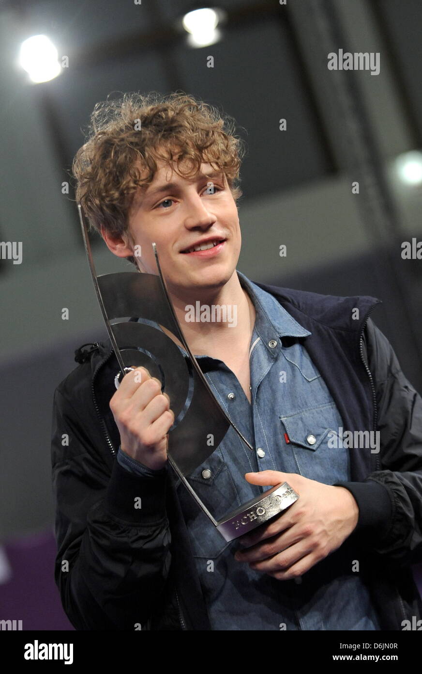 German singer tim bendzko poses -Fotos und -Bildmaterial in hoher ...