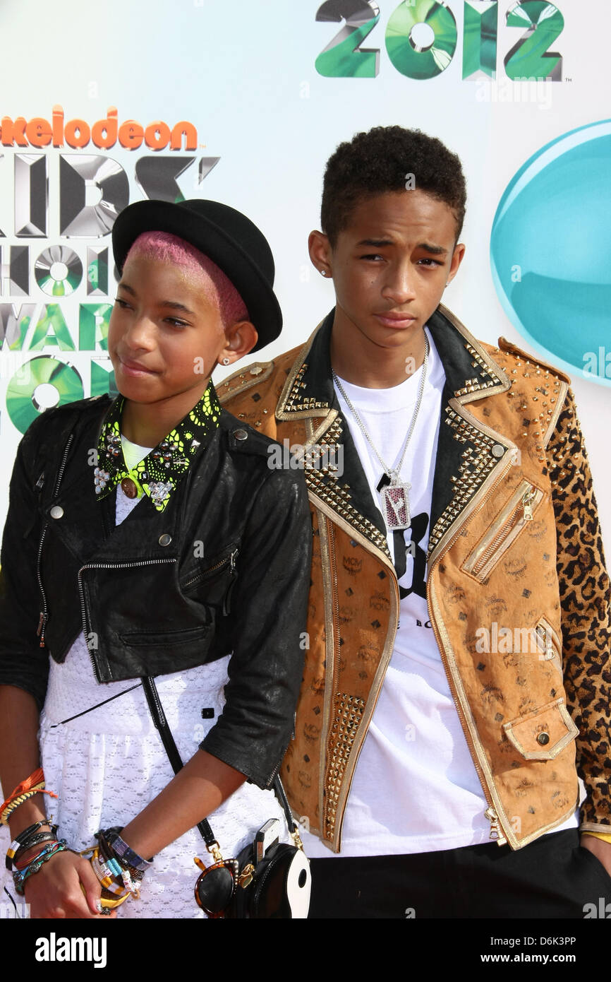 Schauspieler Willow Smith (l-R) und Bruder Jaden Smith erreichen ...