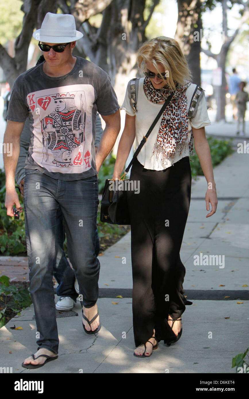 Drei Engel für Charlie Sterne Rachael Taylor außerhalb der Kate ...