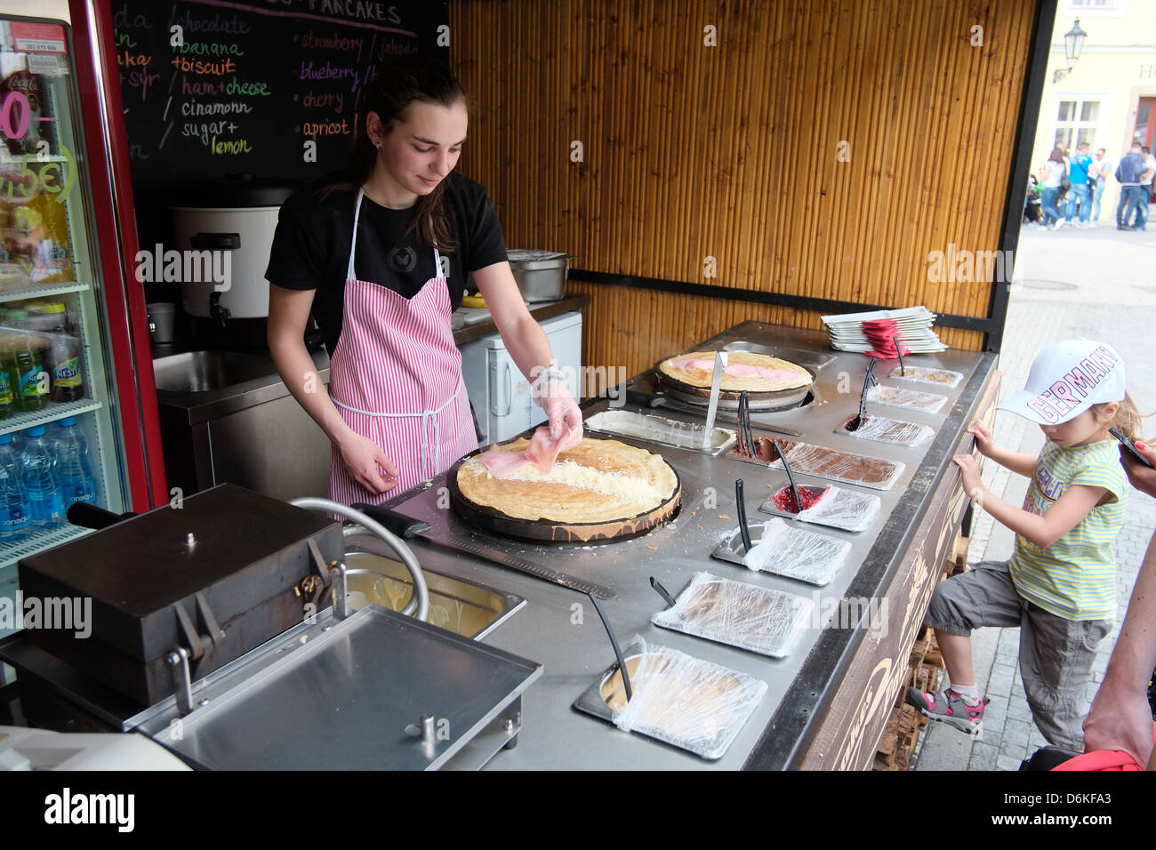 Selling crepes -Fotos und -Bildmaterial in hoher Auflösung – Alamy