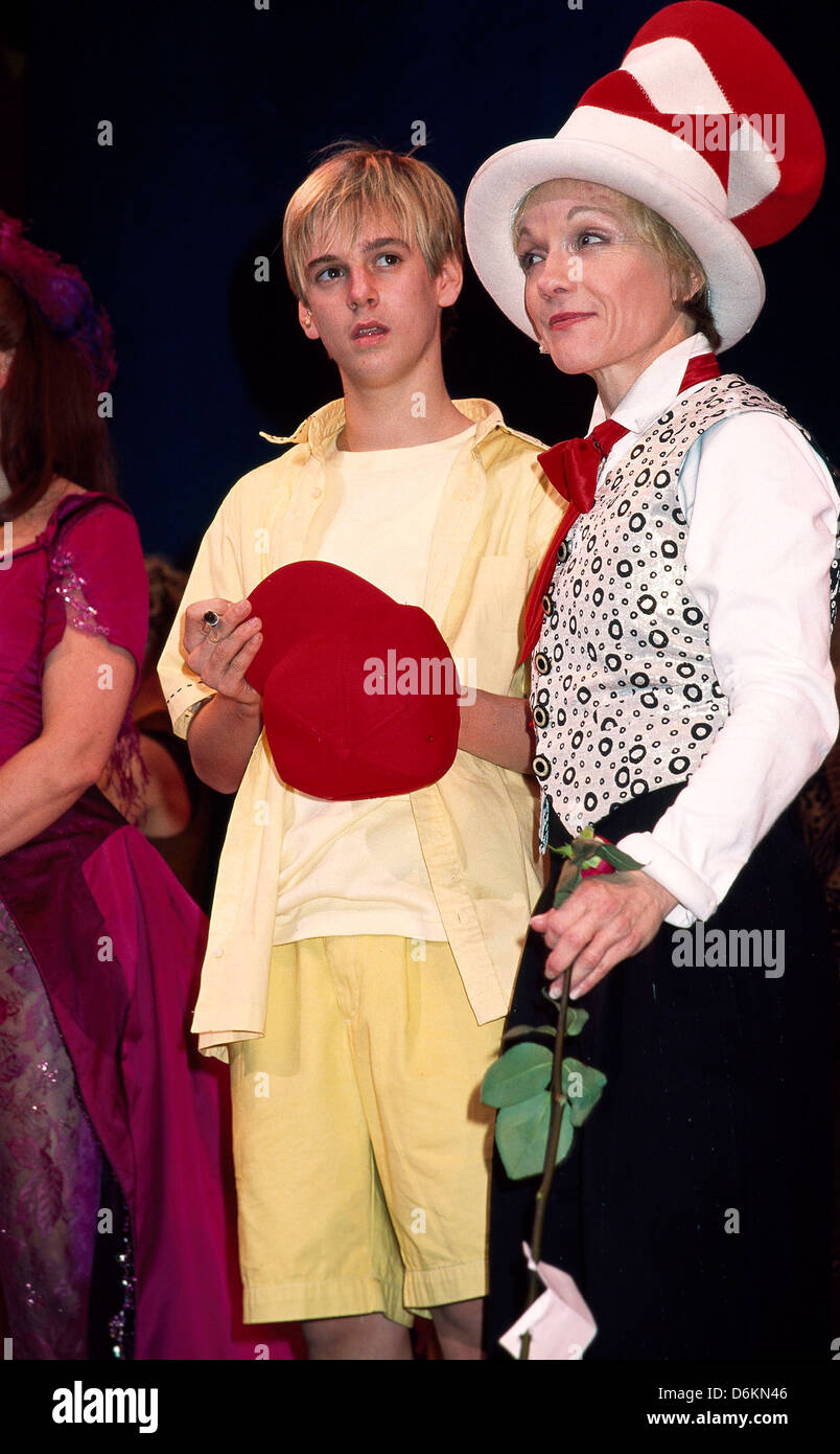 Aaron Carter und Cathy Rigby Curtain call für Aaron Carter und Cathy ...