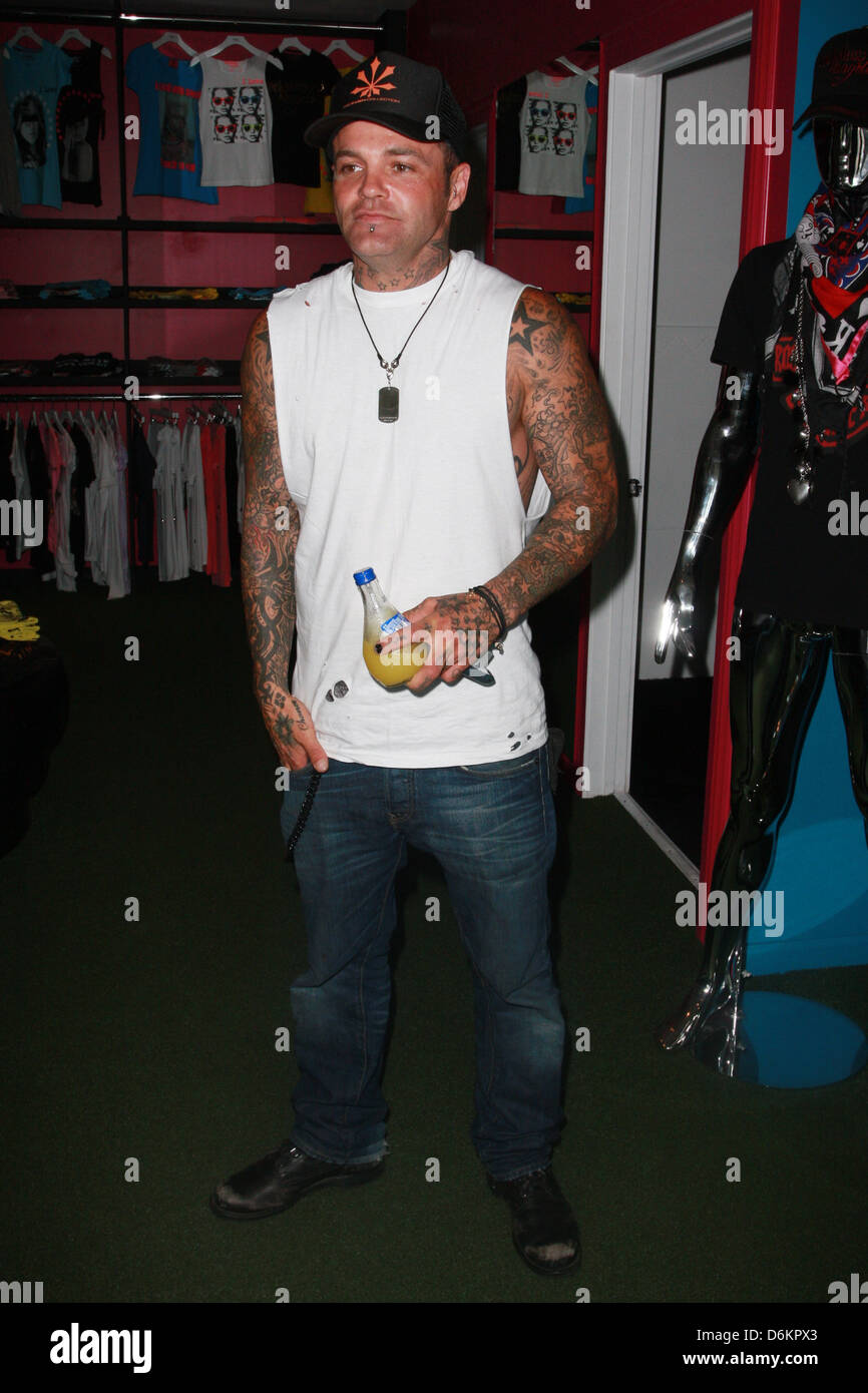 Shifty shellshock -Fotos und -Bildmaterial in hoher Auflösung – Alamy