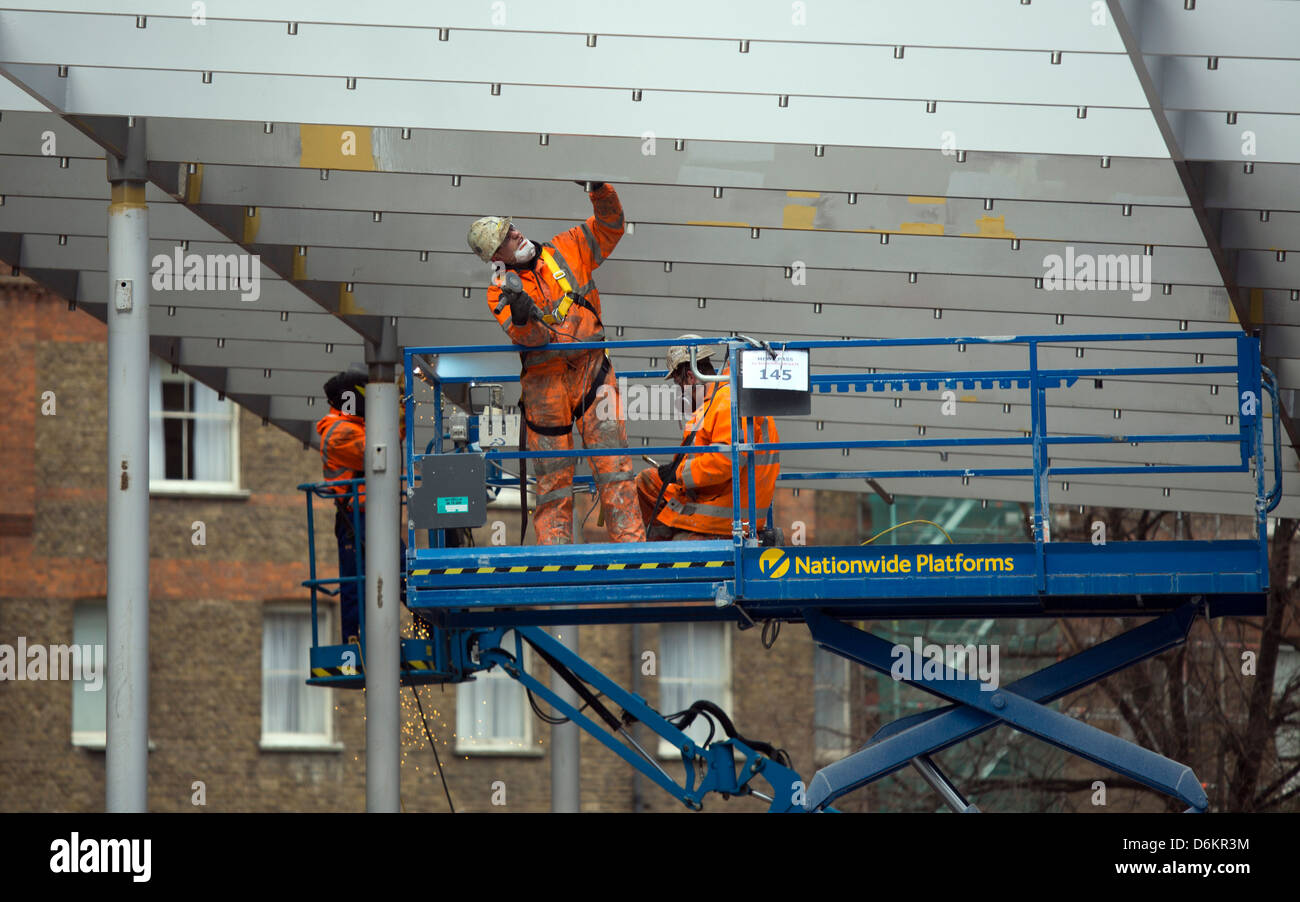 Scheren hebebühne -Fotos und -Bildmaterial in hoher Auflösung – Alamy