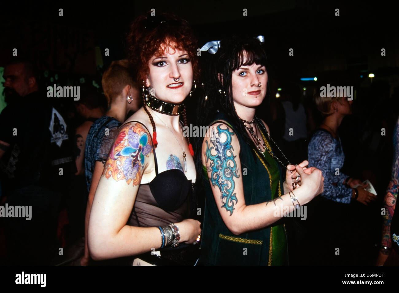 Tattoo und body piercing expo -Fotos und -Bildmaterial in hoher ...