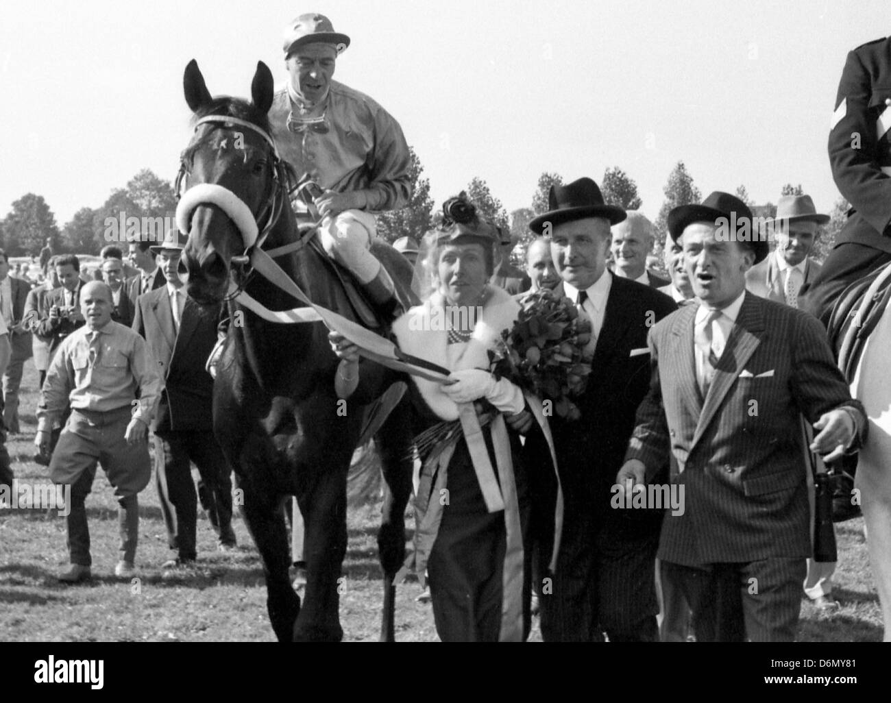 Pferd derby galopp horizontal -Fotos und -Bildmaterial in hoher ...