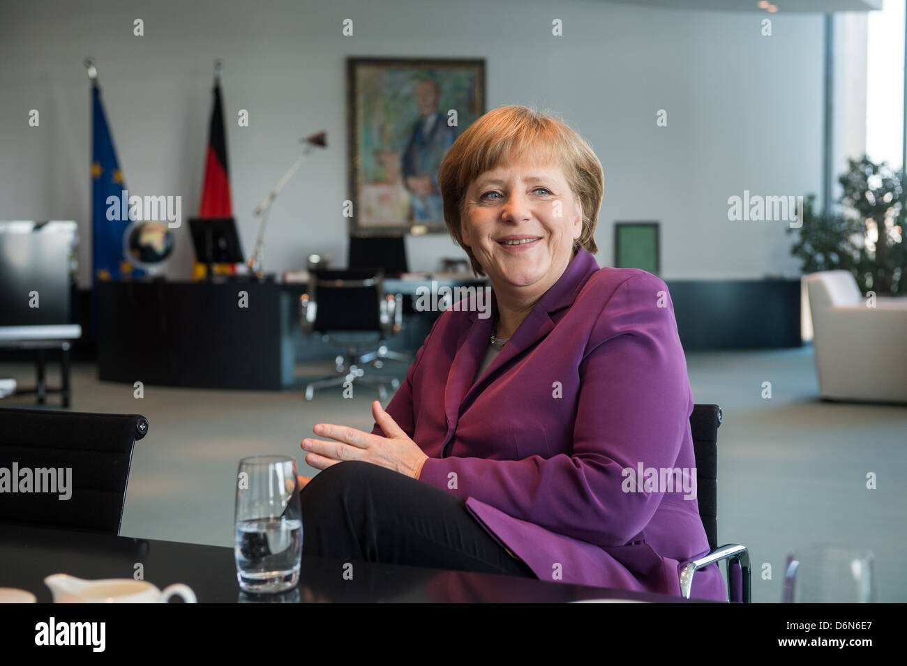 Berlin, Deutschland, Bundeskanzlerin Angela Merkel, CDU, in einem ...