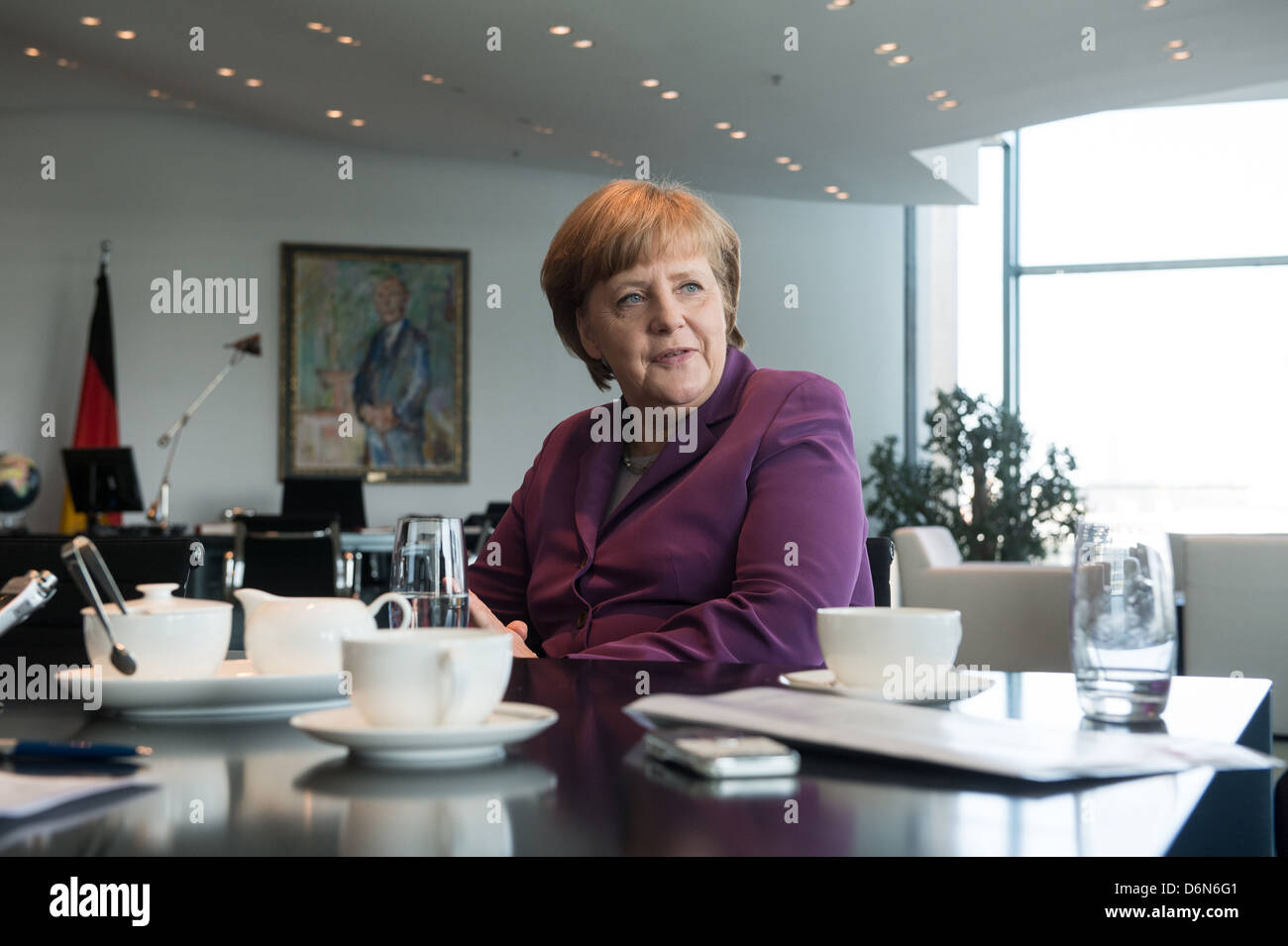 Berlin, Deutschland, Bundeskanzlerin Angela Merkel, CDU, in einem ...