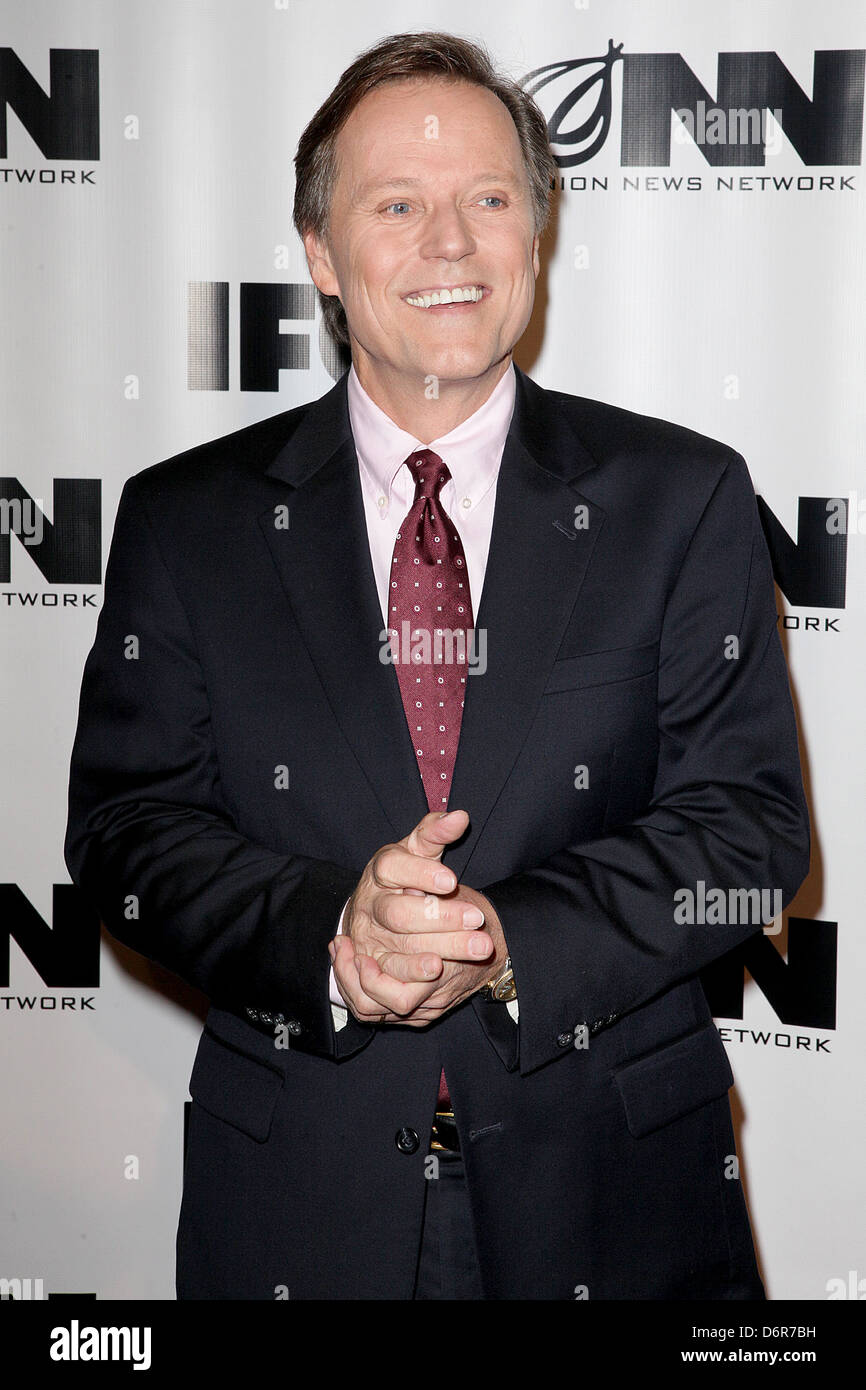 Brad Holbrook, aka Jim Haggerty IFCs "Onion News Network" Staffel 2 ...