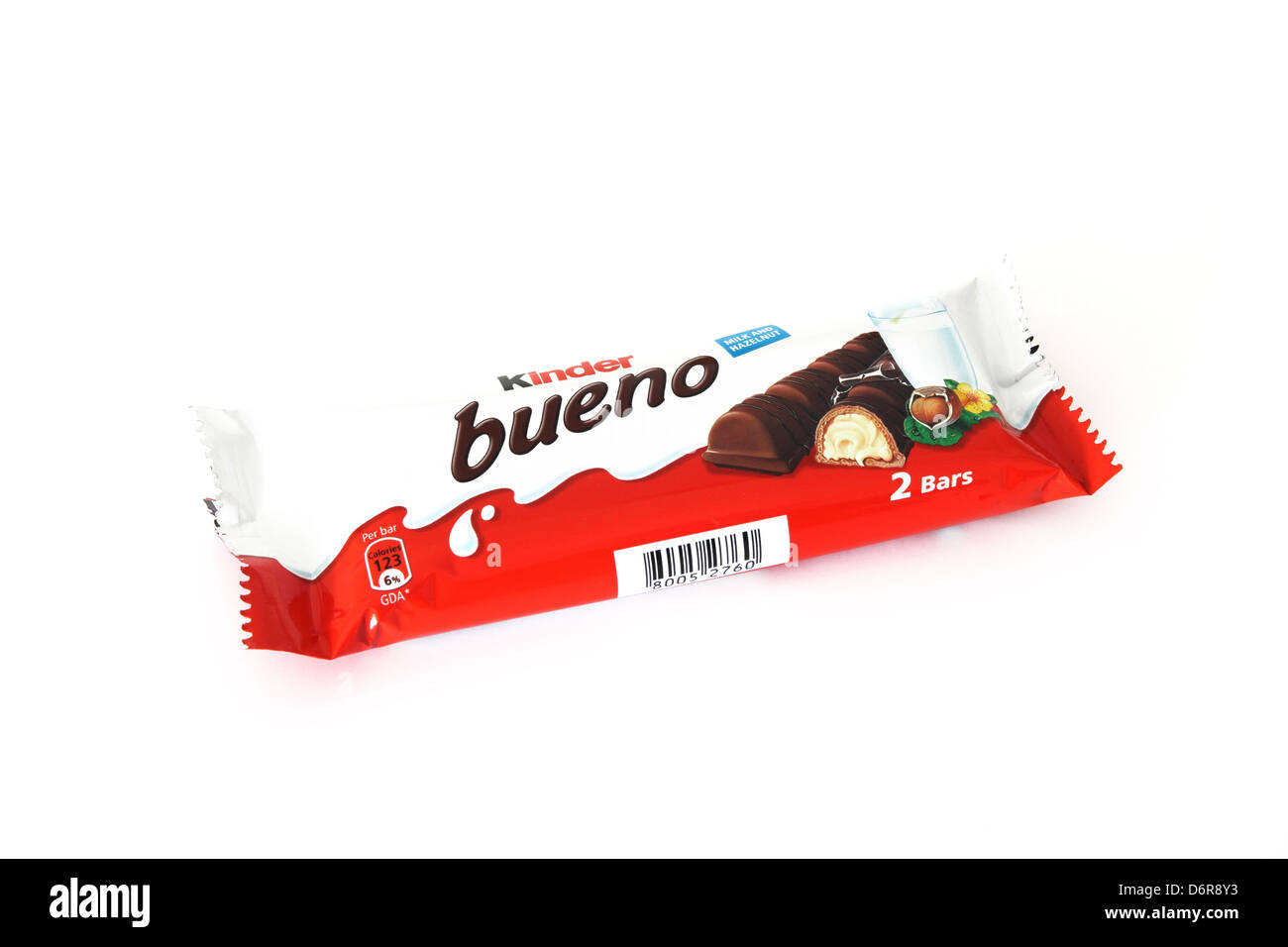 Kinder Bueno Schokolade auf weißem Hintergrund Stockfotografie - Alamy