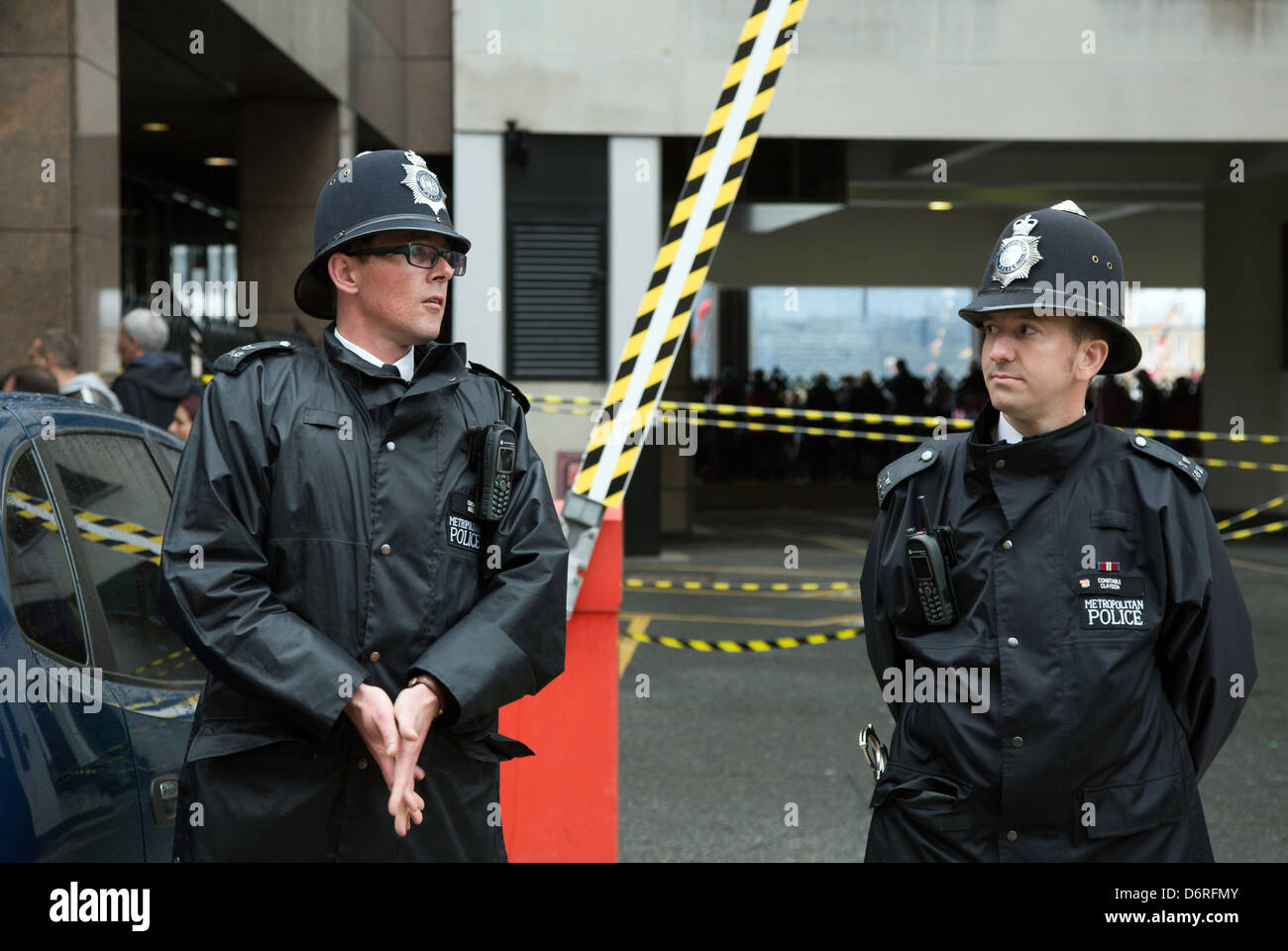 London, UK, Bobbies der Metropolitan Police Stockfotografie - Alamy